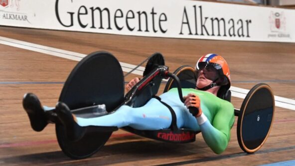 Paratriathlete Geert Schipper sets new hand-cycling Hour Record ...
